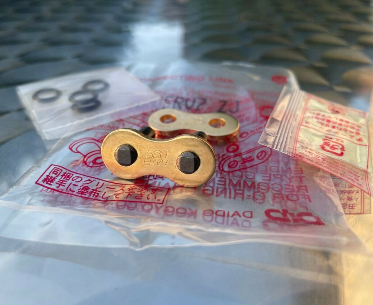 DID 520 pitch rivet link for the ERV7 chain. - CF Motorsport